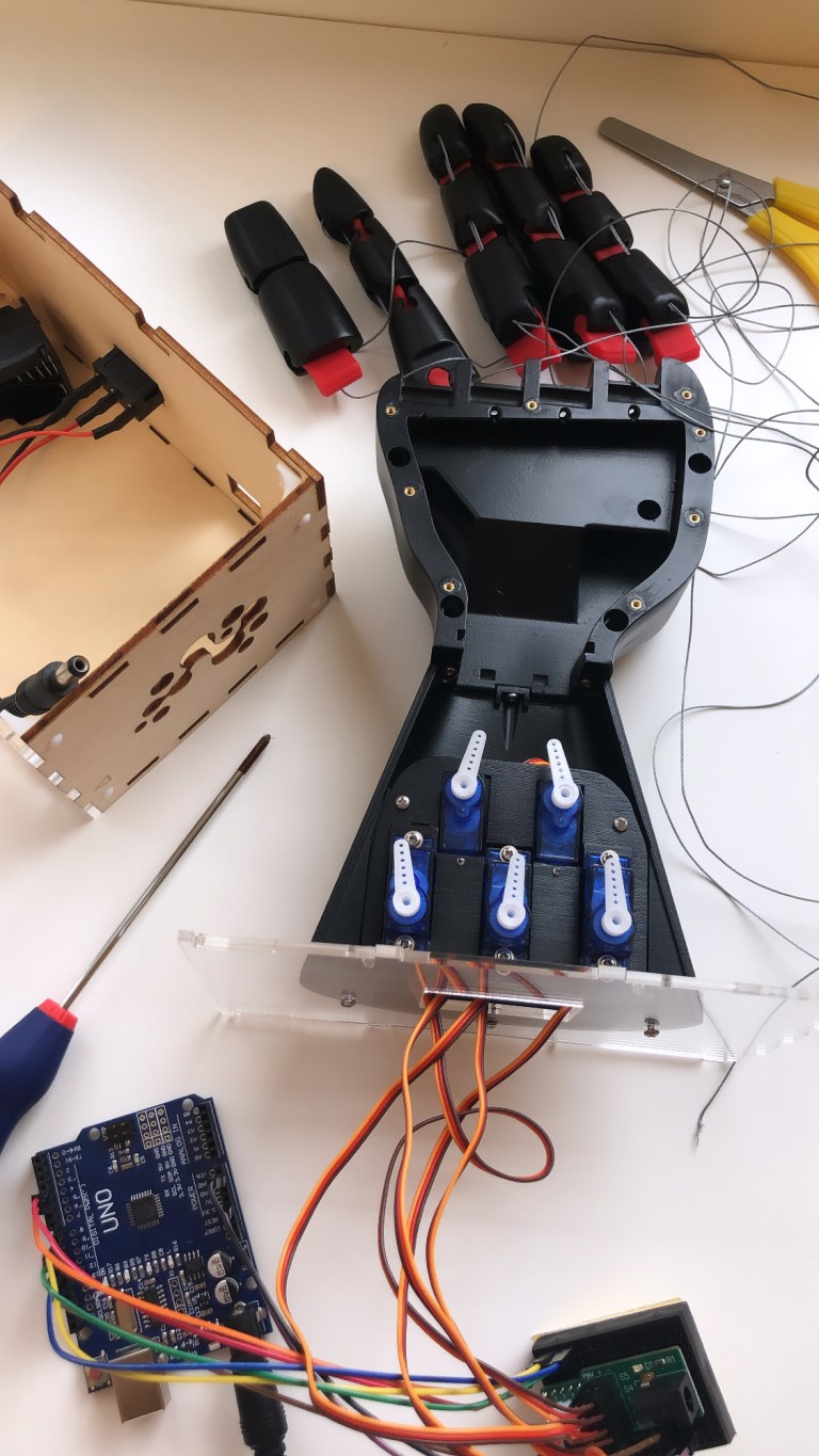 Building the BrainCo STEM Kit – EdTech Classroom